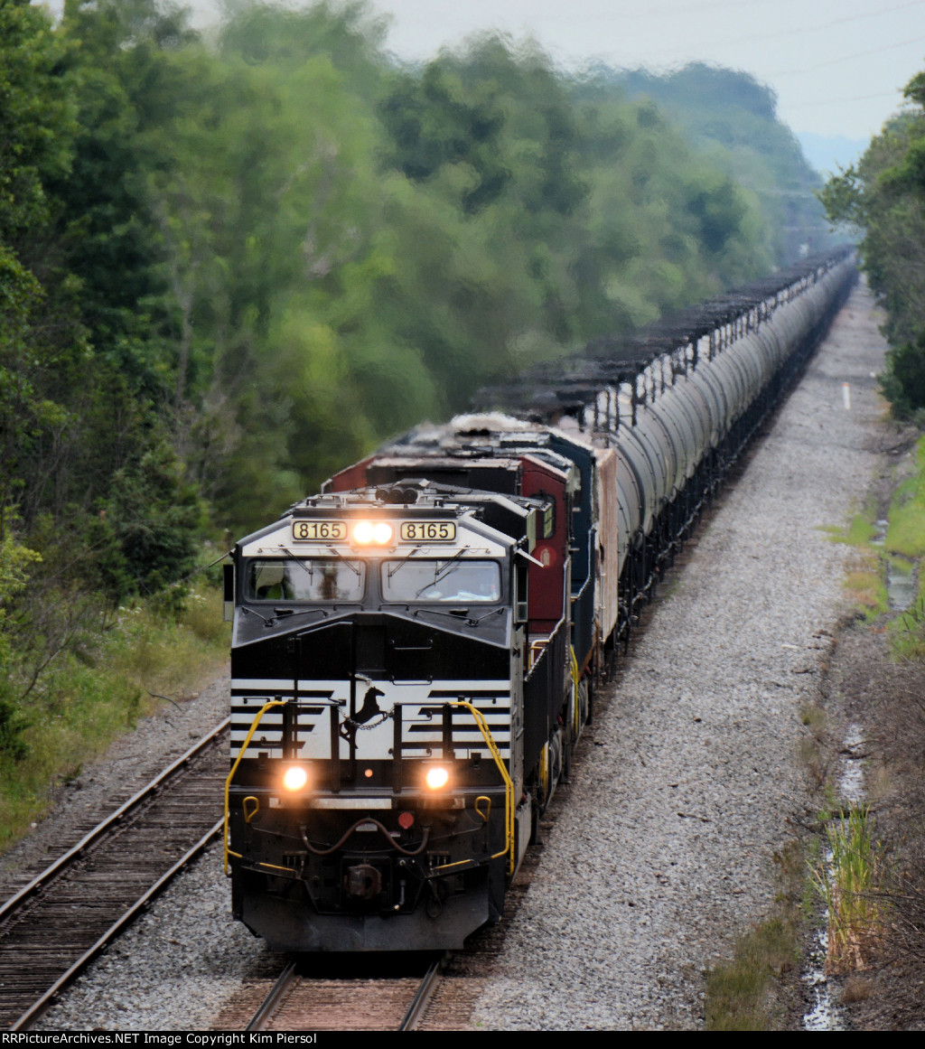 NS 8165 CSX Train K048 Crude Oil Loads
